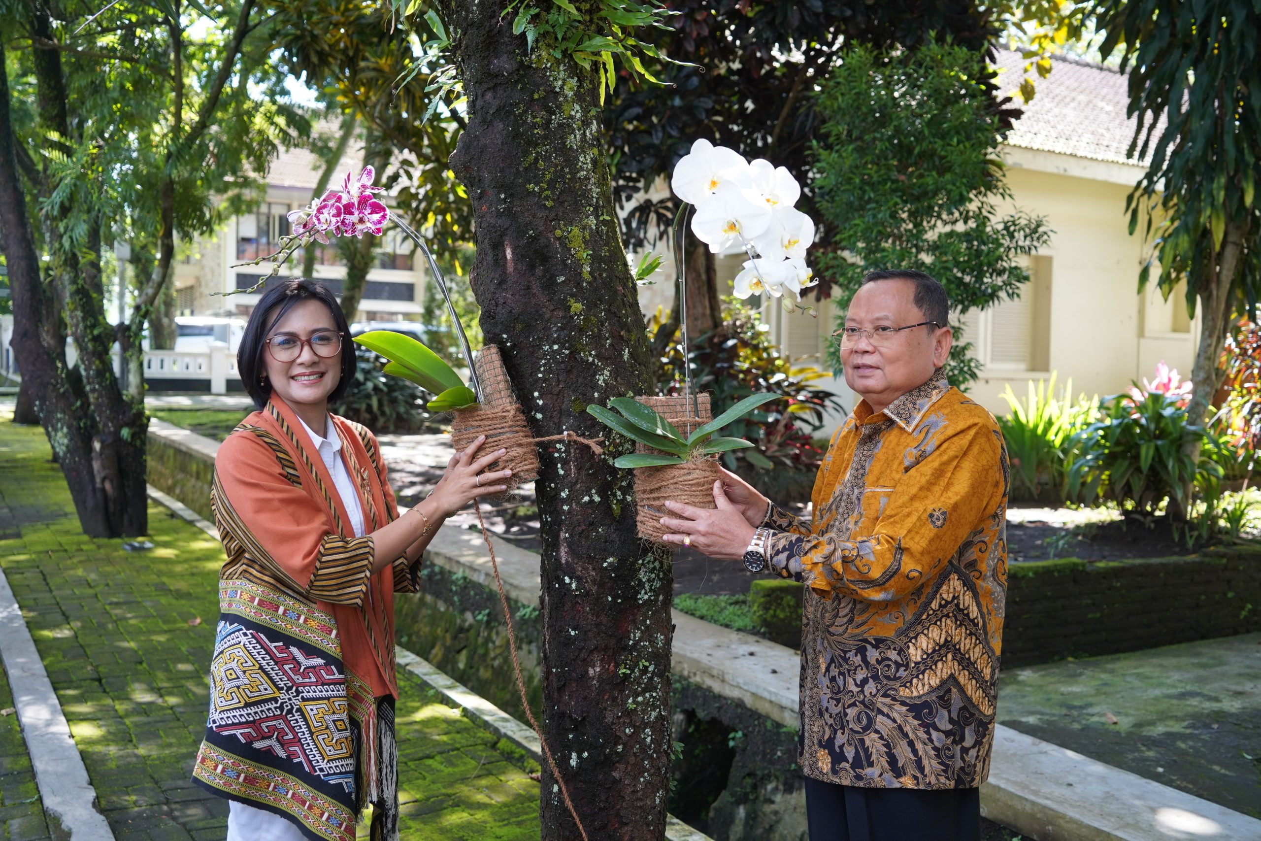 Anggrek Cantik, Perkuat Komitmen UKSW dan UNPAM di Momentum Hari Bumi ...